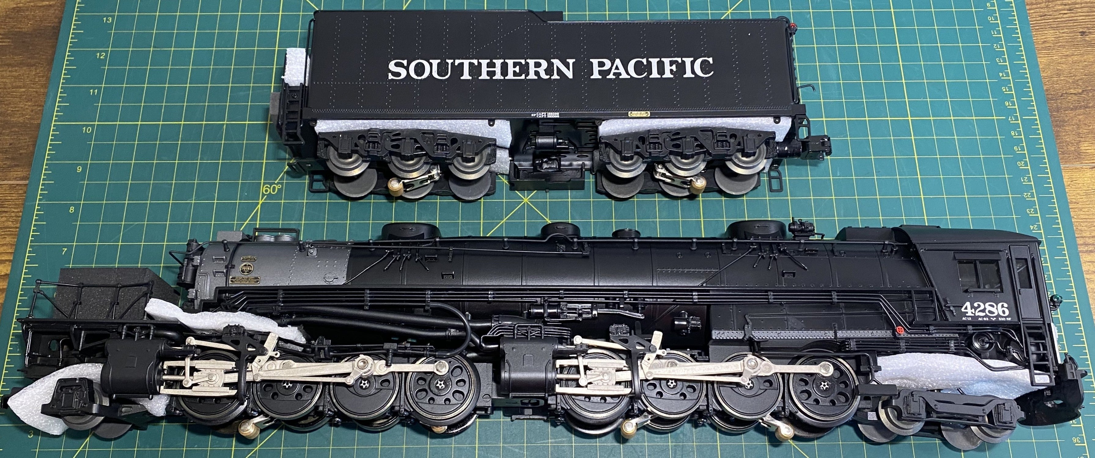 Lionel 6-11464 Southern Pacific AC-12 Cab Forward 4-8-8-2 Steam Locomo ...