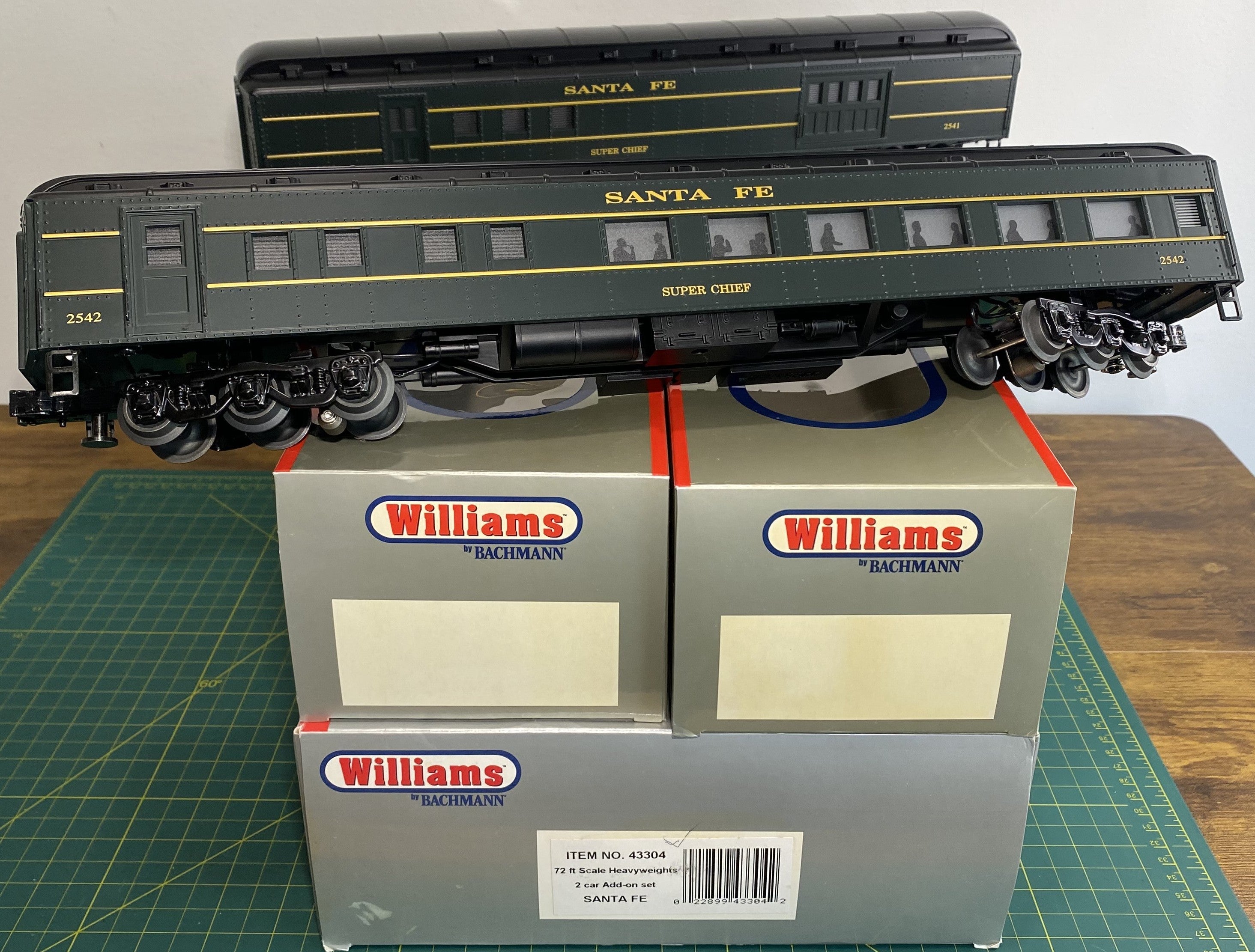 Williams 43304 Santa Fe 72 Ft. Heavyweight Passenger 2-Pack – Traintiques